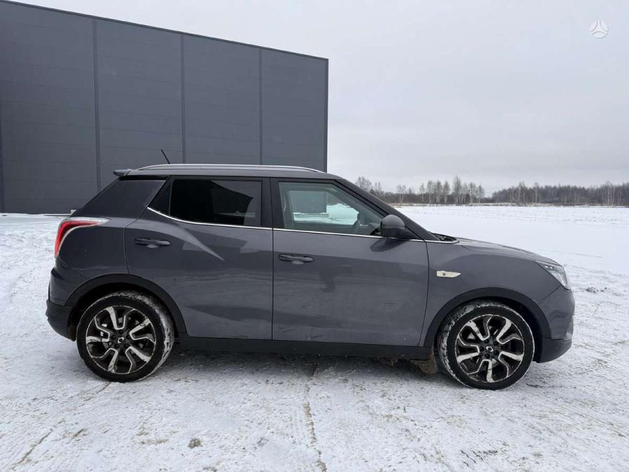 Pelēks SsangYong Tivoli 2015 Šauļi, ar dzinēja tilpumu 1.60 L un nobraukumu 200 tūkst. km par 3750 €, foto 4 vietnē AUTOMOTO.COM.LV