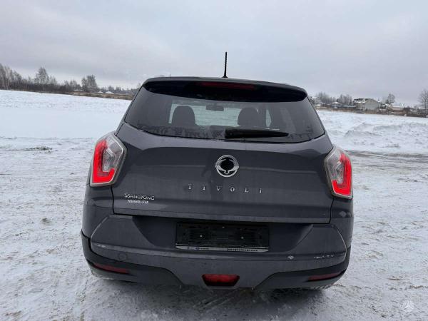 Grey SsangYong Tivoli 2015 in Siauliai, with an engine capacity of 1.60 L and mileage of 200 thousand km for 3750 €, photo 6 on AUTOMOTO.COM.LV