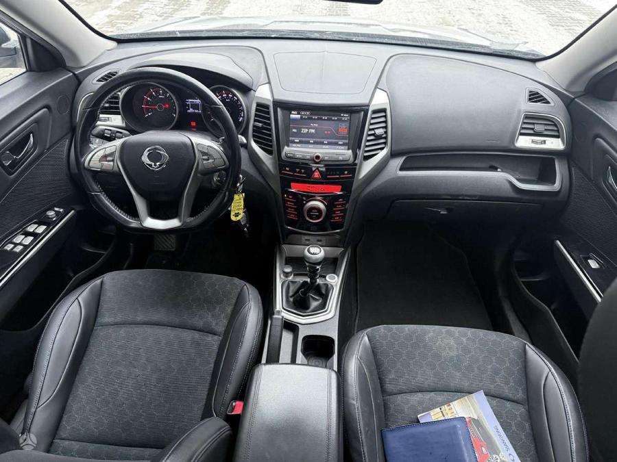 Pelēks SsangYong Tivoli 2015 Šauļi, ar dzinēja tilpumu 1.60 L un nobraukumu 200 tūkst. km par 3750 €, foto 15 vietnē AUTOMOTO.COM.LV
