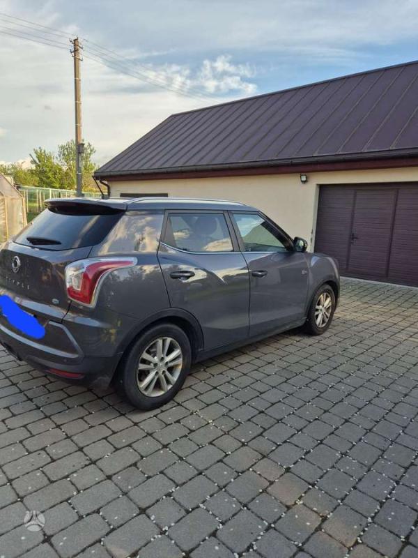Pelēks SsangYong Tivoli 2016 Kauņa, ar dzinēja tilpumu 1.60 L un nobraukumu 175 tūkst. km par 4500 €, foto 2 vietnē AUTOMOTO.COM.LV