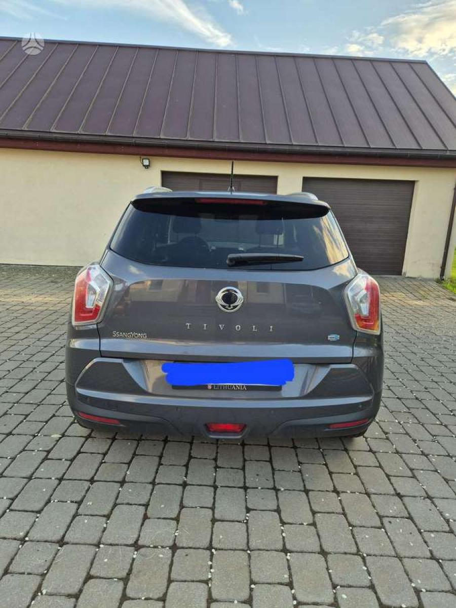 Pelēks SsangYong Tivoli 2016 Kauņa, ar dzinēja tilpumu 1.60 L un nobraukumu 175 tūkst. km par 4500 €, foto 4 vietnē AUTOMOTO.COM.LV