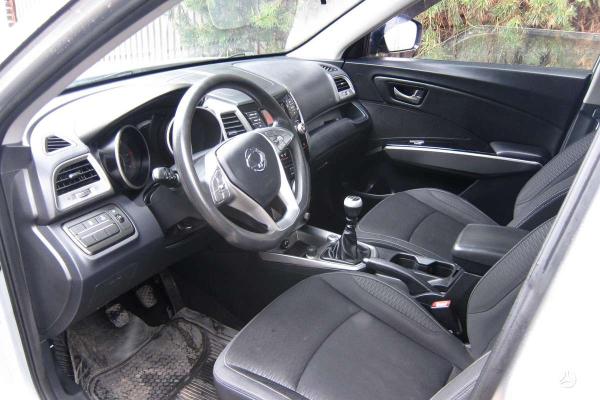 Grey SsangYong Tivoli 2017 in Kaunas, with an engine capacity of 1.60 L and mileage of 153 thousand km for 3999 €, photo 3 on AUTOMOTO.COM.LV
