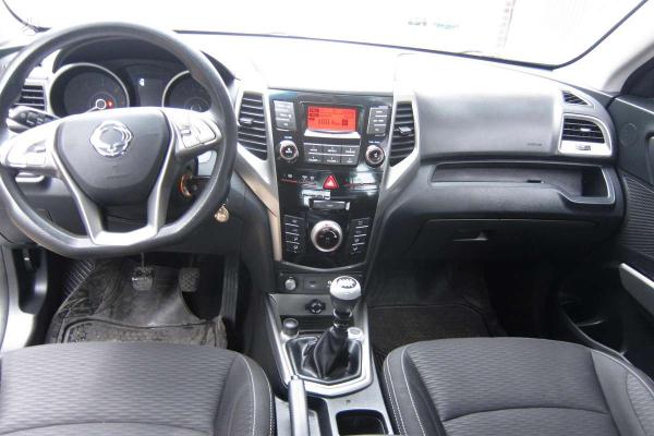Grey SsangYong Tivoli 2017 in Kaunas, with an engine capacity of 1.60 L and mileage of 153 thousand km for 3999 €, photo 4 on AUTOMOTO.COM.LV