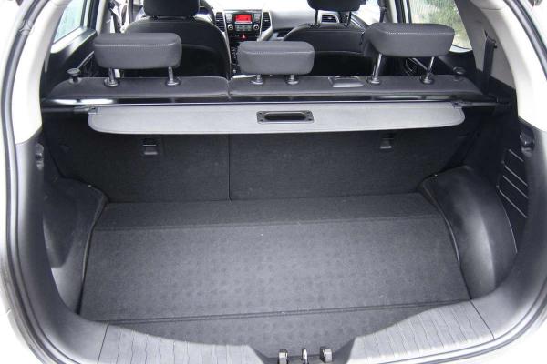 Grey SsangYong Tivoli 2017 in Kaunas, with an engine capacity of 1.60 L and mileage of 153 thousand km for 3999 €, photo 7 on AUTOMOTO.COM.LV