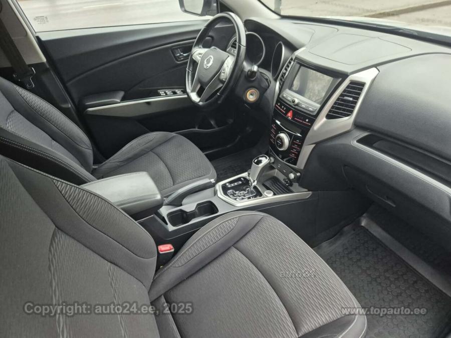 Grey SsangYong Tivoli 2016 in Tartu, with an engine capacity of 1.60 L and mileage of 168 thousand km for 6990 €, photo 10 on AUTOMOTO.COM.LV