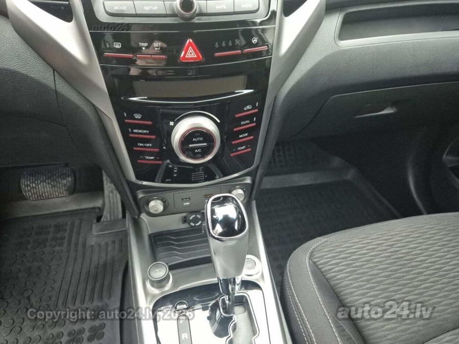 Grey SsangYong Tivoli 2016 in Tartu, with an engine capacity of 1.60 L and mileage of 168 thousand km for 6990 €, photo 13 on AUTOMOTO.COM.LV