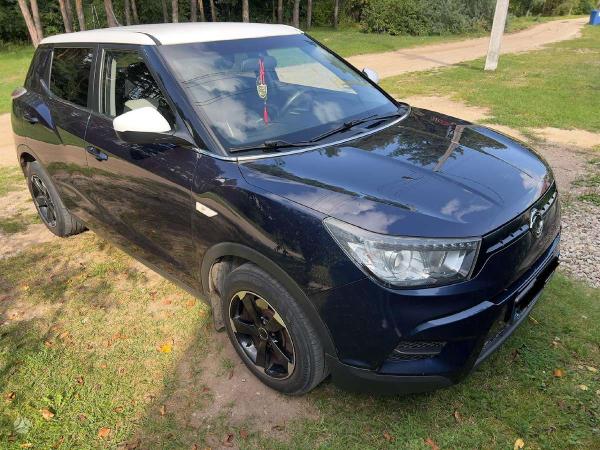 Violet SsangYong Tivoli 2015 in Ukmerge, with an engine capacity of 1.60 L and mileage of 150 thousand km for 3500 €, photo 3 on AUTOMOTO.COM.LV