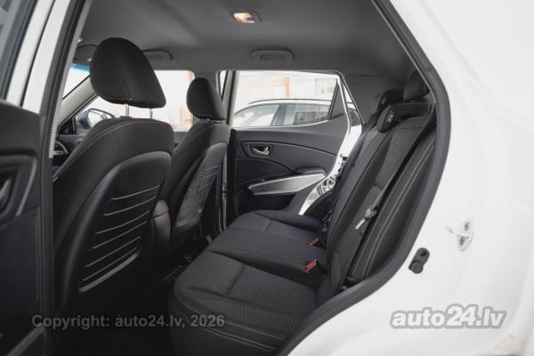 White SsangYong Tivoli 2016 in Tartu, with an engine capacity of 1.60 L and mileage of 182 thousand km for 4999 €, photo 8 on AUTOMOTO.COM.LV