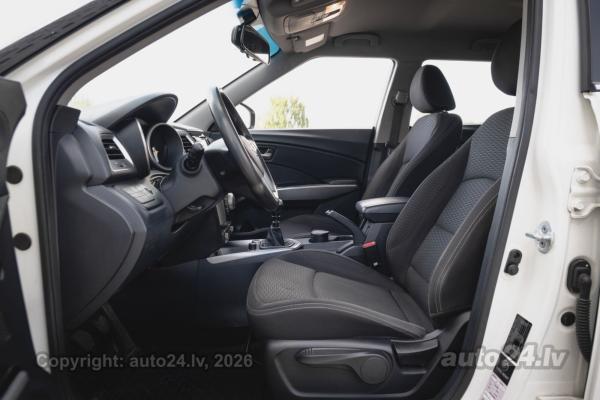 White SsangYong Tivoli 2016 in Tartu, with an engine capacity of 1.60 L and mileage of 182 thousand km for 3999 €, photo 9 on AUTOMOTO.COM.LV
