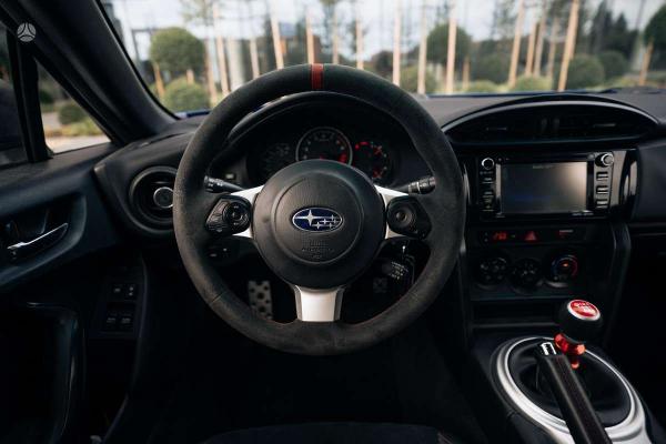 Subaru BRZ 2017 in Vilnius on AUTOMOTO.COM.LV Blue Subaru BRZ 2017 in Vilnius, with an engine capacity of 2.00 L and mileage of 108 thousand km for 16950 €, photo 9 on AUTOMOTO.COM.LV