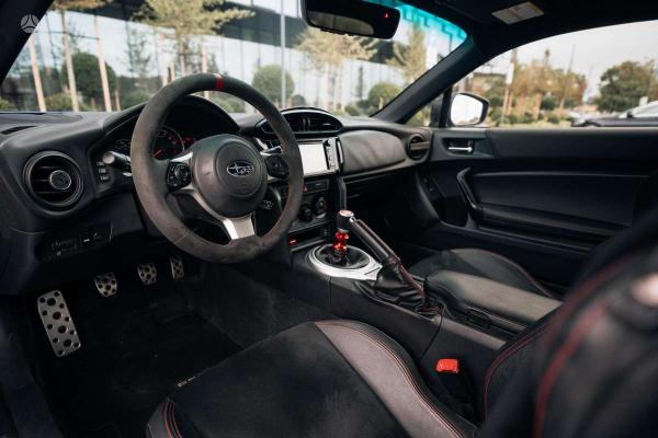 Subaru BRZ 2017 in Vilnius on AUTOMOTO.COM.LV Blue Subaru BRZ 2017 in Vilnius, with an engine capacity of 2.00 L and mileage of 108 thousand km for 16950 €, photo 11 on AUTOMOTO.COM.LV