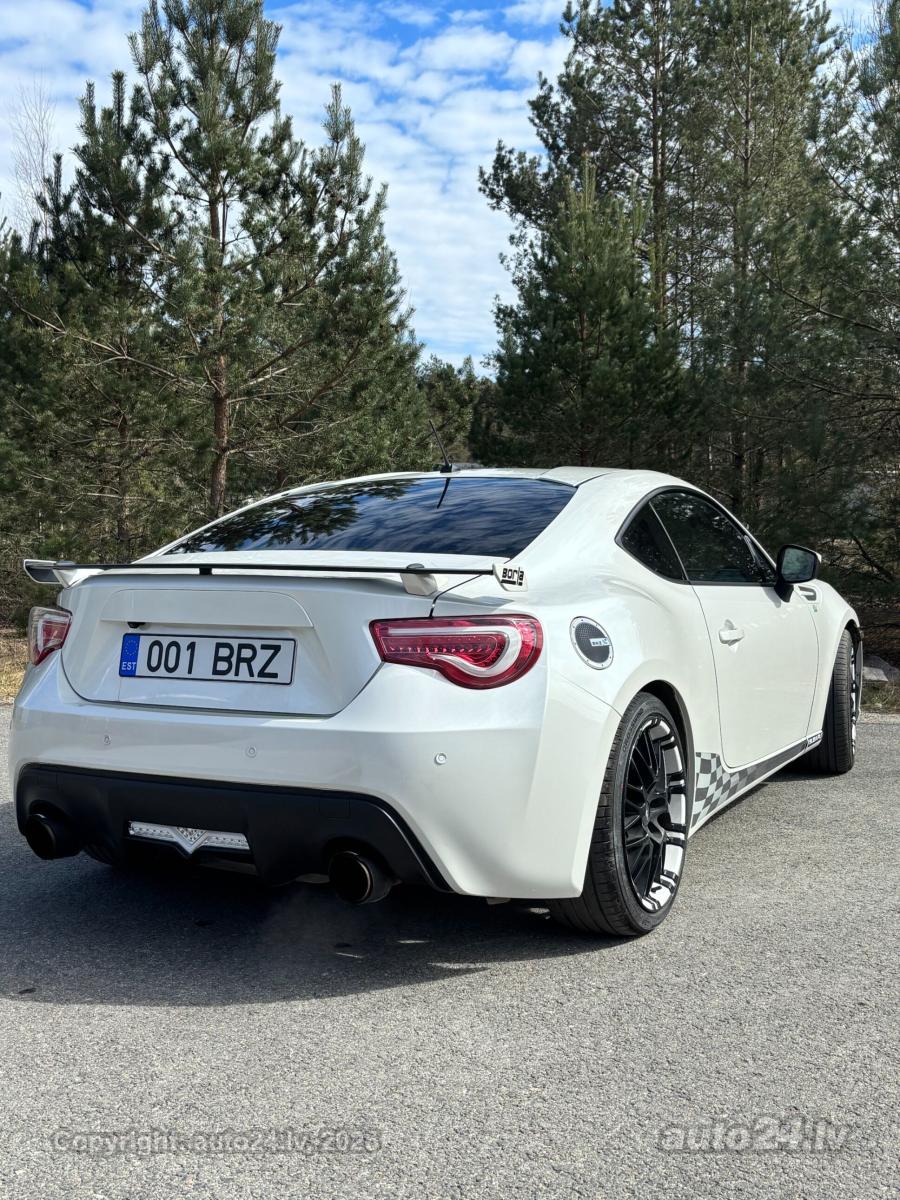 White Subaru BRZ 2013 in Tallinn, with an engine capacity of 2.00 L and mileage of 26 thousand km for 28000 €, photo 7 on AUTOMOTO.COM.LV