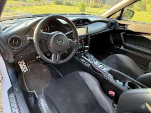 White Subaru BRZ 2014 in Elektrenai, with an engine capacity of 2.00 L and mileage of 190 thousand km for 11900 €, photo 8 on AUTOMOTO.COM.LV