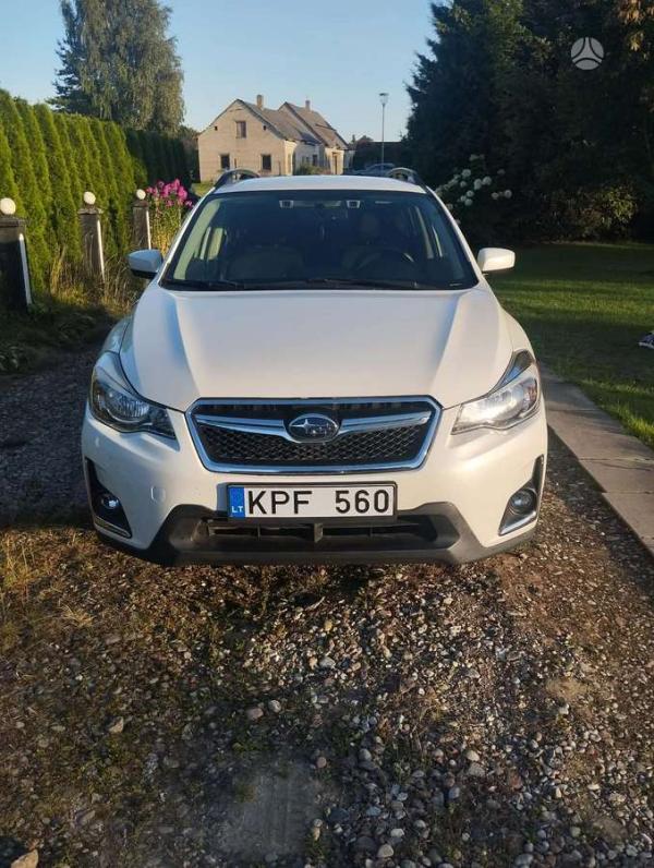 White Subaru Crosstrek 2016 in Klaipeda, with an engine capacity of 2.00 L and mileage of 133 thousand km for 9000 €, photo 5 on AUTOMOTO.COM.LV