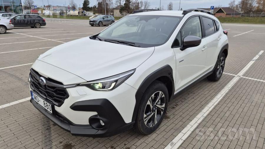 White Subaru Crosstrek 2024 in Rezekne, with an engine capacity of 2.00 L and mileage of 30 thousand km for 26500 €, photo 1 on AUTOMOTO.COM.LV