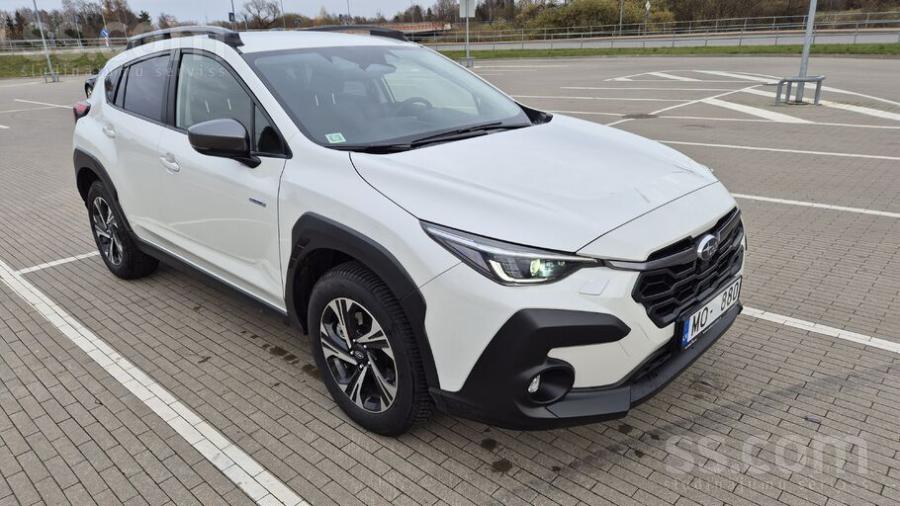 White Subaru Crosstrek 2024 in Rezekne, with an engine capacity of 2.00 L and mileage of 30 thousand km for 26500 €, photo 3 on AUTOMOTO.COM.LV