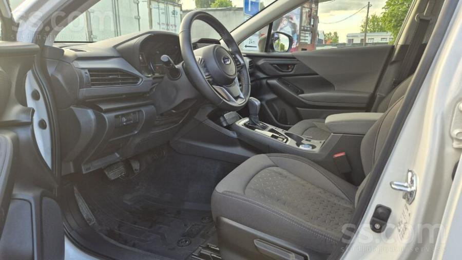 White Subaru Crosstrek 2024 in Rezekne, with an engine capacity of 2.00 L and mileage of 30 thousand km for 26500 €, photo 6 on AUTOMOTO.COM.LV