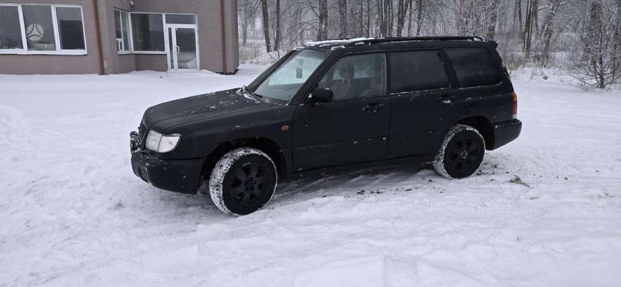 Black Subaru Forester 1998 in Kaisiadorys, with an engine capacity of 2.00 L and mileage of 364 thousand km for 1500 €, photo 3 on AUTOMOTO.COM.LV