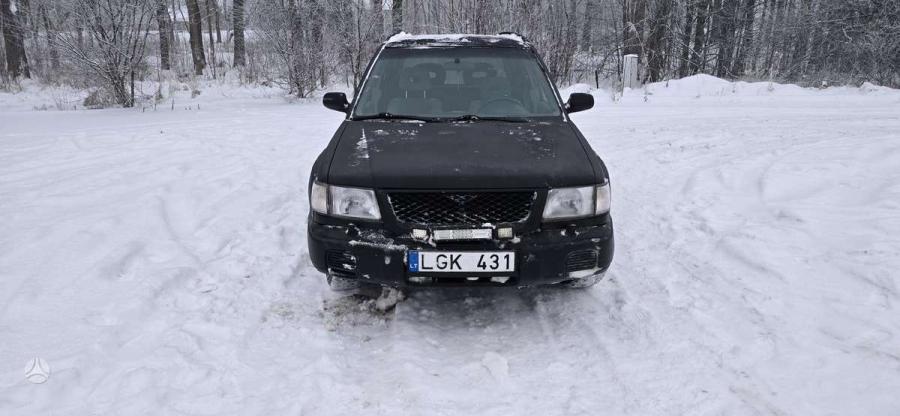 Black Subaru Forester 1998 in Kaisiadorys, with an engine capacity of 2.00 L and mileage of 364 thousand km for 1500 €, photo 4 on AUTOMOTO.COM.LV
