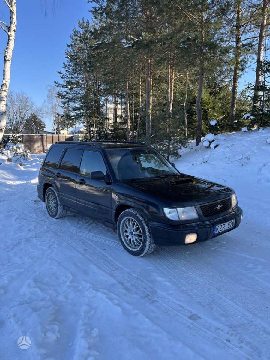 Melns Subaru Forester 1998 Viļņa, ar dzinēja tilpumu 2.00 L un nobraukumu 302 tūkst. km par 3500 €, foto 2 vietnē AUTOMOTO.COM.LV