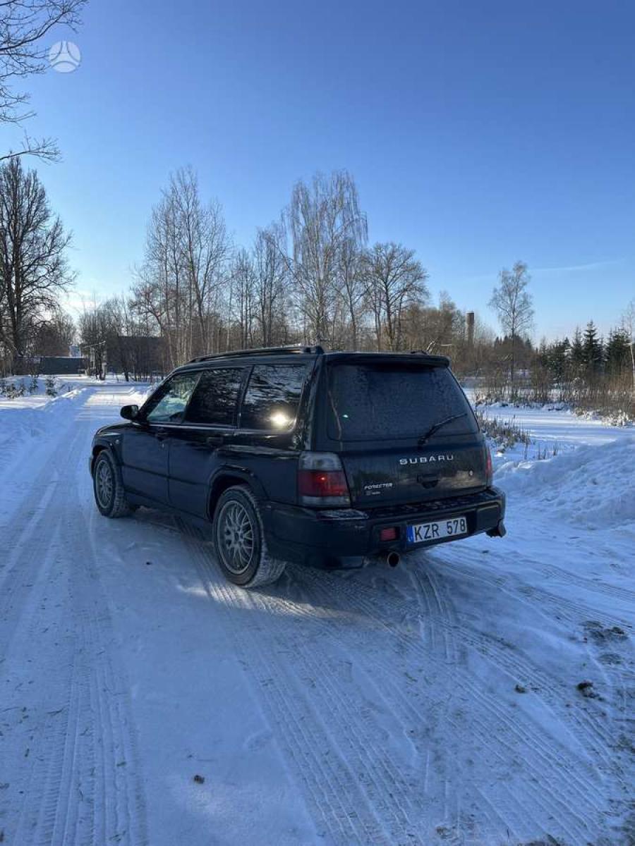 Melns Subaru Forester 1998 Viļņa, ar dzinēja tilpumu 2.00 L un nobraukumu 302 tūkst. km par 3500 €, foto 5 vietnē AUTOMOTO.COM.LV