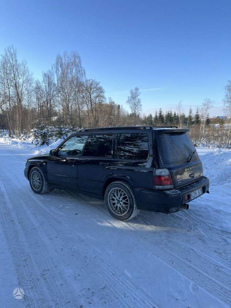 Melns Subaru Forester 1998 Viļņa, ar dzinēja tilpumu 2.00 L un nobraukumu 302 tūkst. km par 3500 €, foto 6 vietnē AUTOMOTO.COM.LV