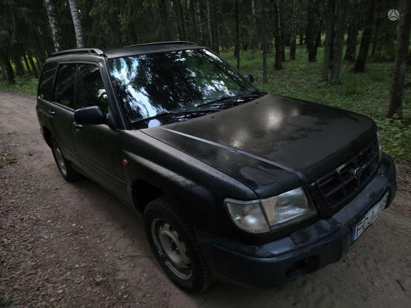 Black Subaru Forester 1998 in Radviliskis, with an engine capacity of 2.00 L and mileage of 287 thousand km for 1450 €, photo 2 on AUTOMOTO.COM.LV
