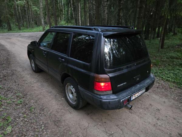 Black Subaru Forester 1998 in Radviliskis, with an engine capacity of 2.00 L and mileage of 287 thousand km for 1450 €, photo 4 on AUTOMOTO.COM.LV