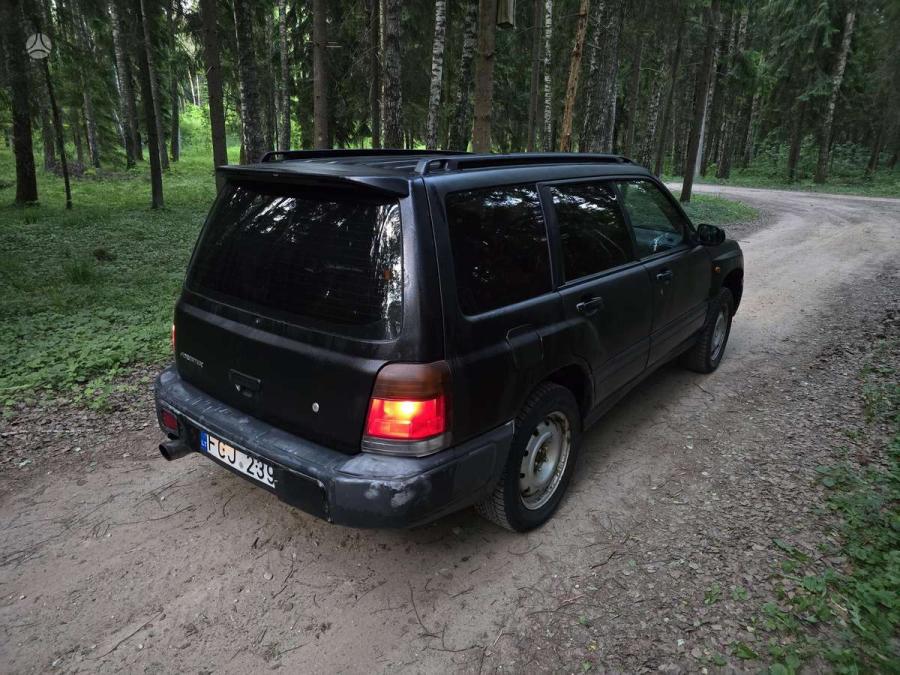 Black Subaru Forester 1998 in Radviliskis, with an engine capacity of 2.00 L and mileage of 287 thousand km for 1450 €, photo 6 on AUTOMOTO.COM.LV