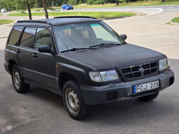 Melns Subaru Forester 1998 Radviliškis, ar dzinēja tilpumu 2.00 L un nobraukumu 305 tūkst. km par 1450 €, foto 2 vietnē AUTOMOTO.COM.LV