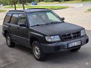 Black Subaru Forester 1998 in Radviliskis, with an engine capacity of 2.00 L and mileage of 322 thousand km for 1250 €, photo 3 on AUTOMOTO.COM.LV