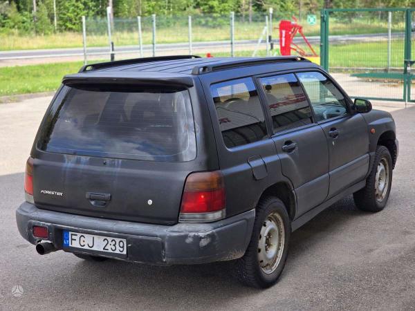 Melns Subaru Forester 1998 Radviliškis, ar dzinēja tilpumu 2.00 L un nobraukumu 322 tūkst. km par 1250 €, foto 4 vietnē AUTOMOTO.COM.LV