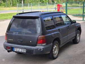 Black Subaru Forester 1998 in Radviliskis, with an engine capacity of 2.00 L and mileage of 322 thousand km for 1250 €, photo 5 on AUTOMOTO.COM.LV