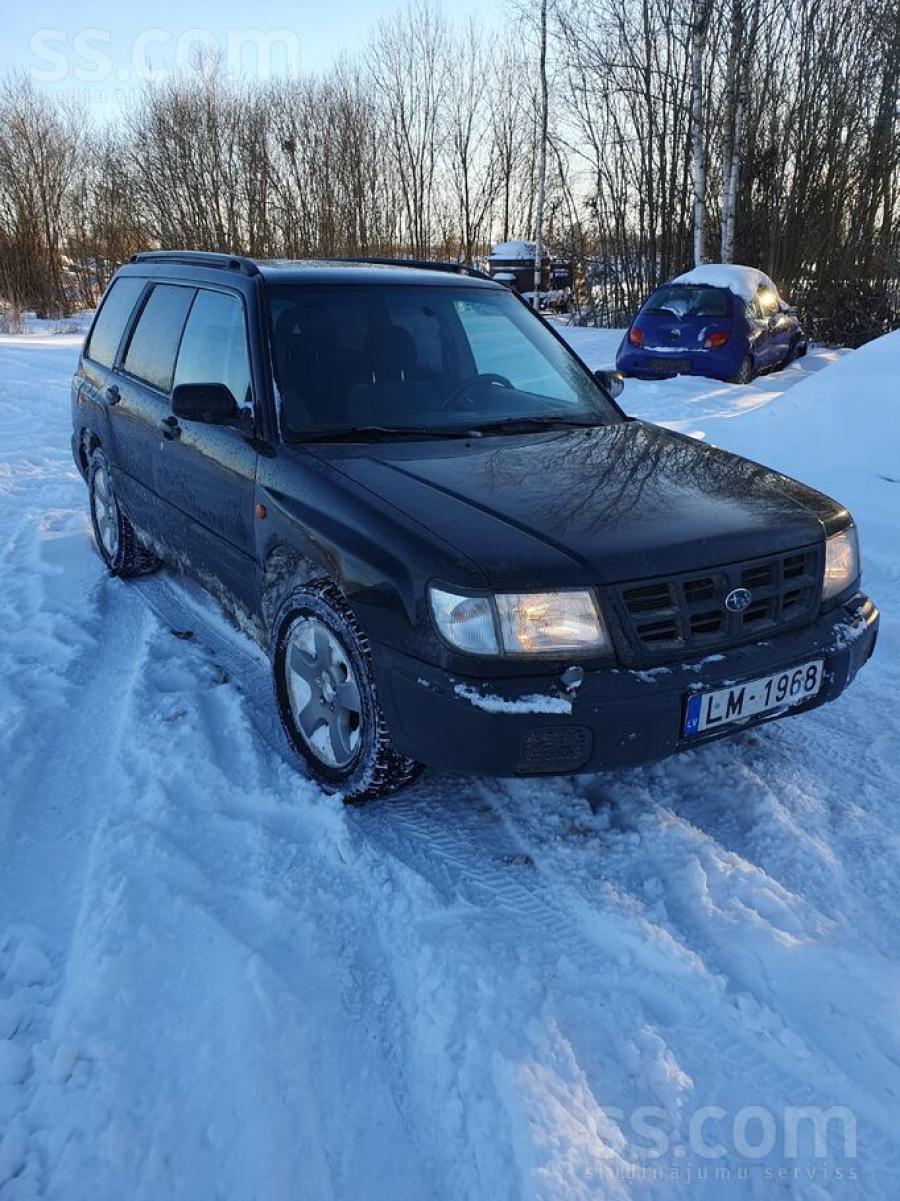 Black Subaru Forester 1999 in Riga, with an engine capacity of 2.00 L and mileage of 354 thousand km for 1000 €, photo 2 on AUTOMOTO.COM.LV