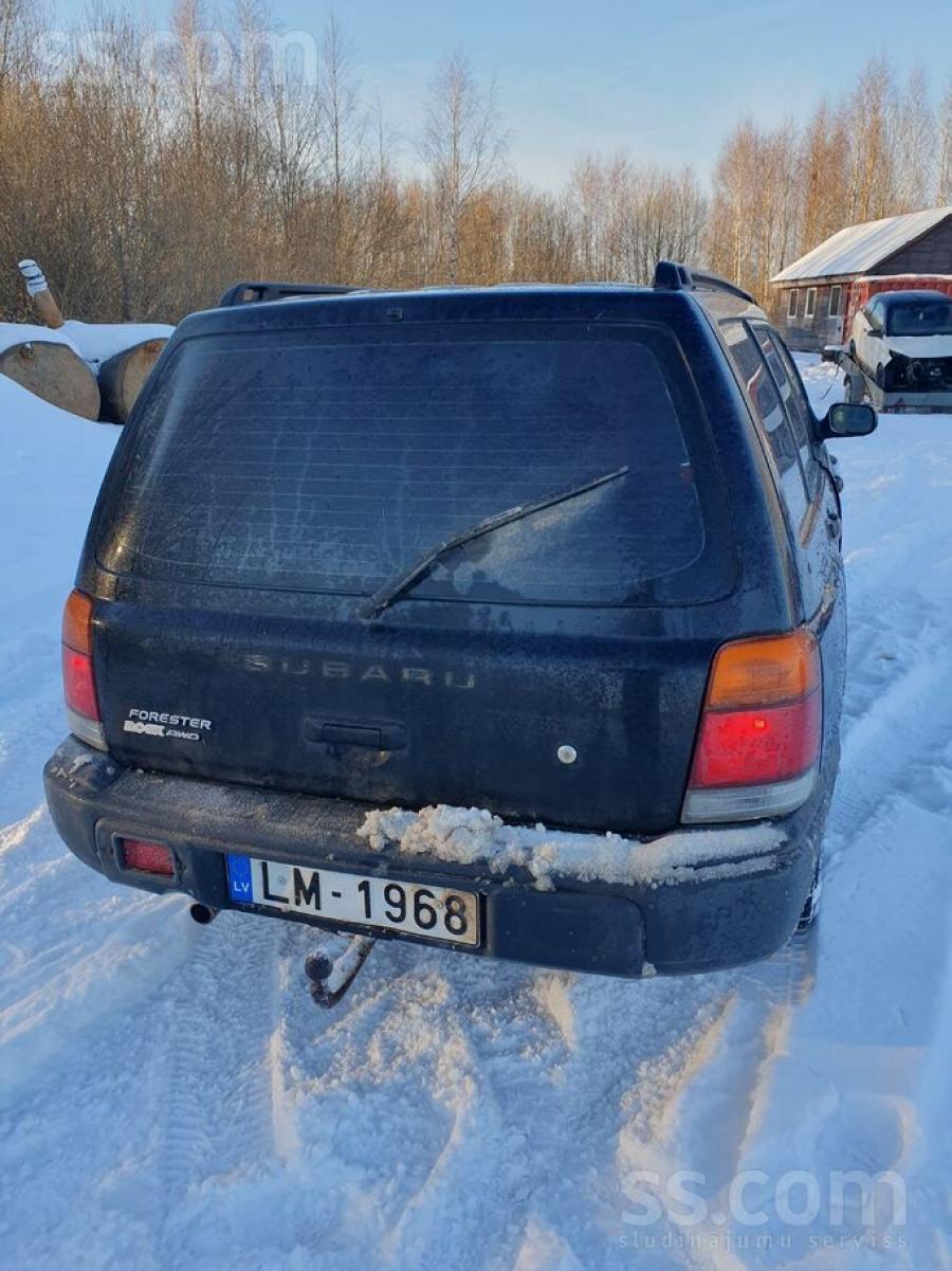 Black Subaru Forester 1999 in Riga, with an engine capacity of 2.00 L and mileage of 354 thousand km for 1000 €, photo 5 on AUTOMOTO.COM.LV