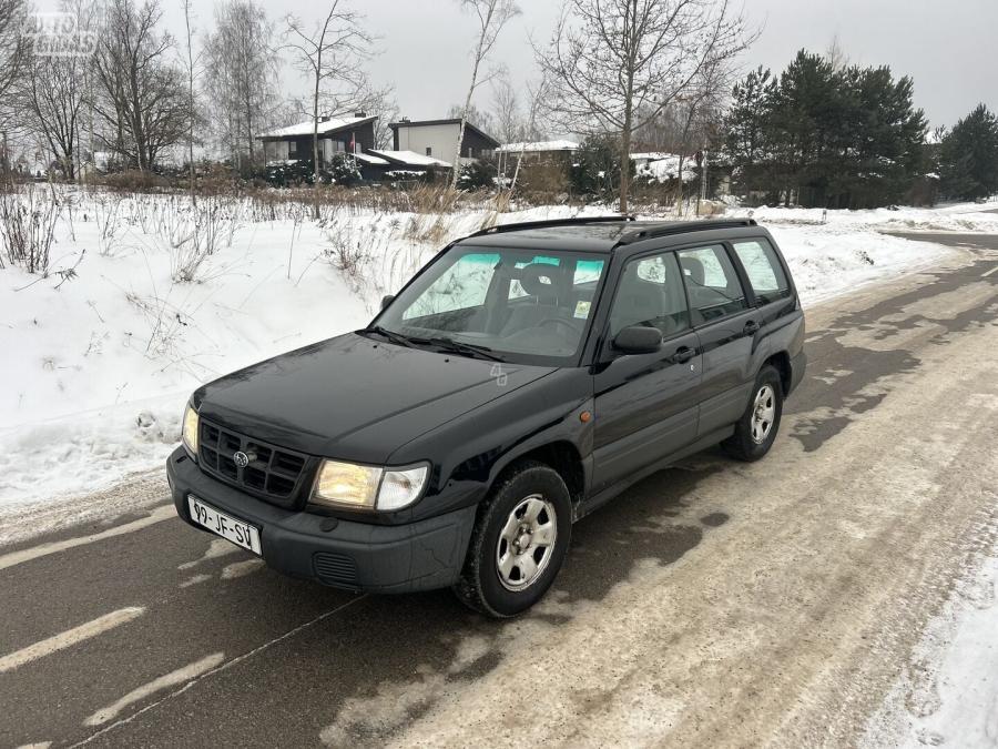 Black Subaru Forester 2000 in Vilnius, with an engine capacity of 2.00 L and mileage of 340 thousand km for 1950 €, photo 1 on AUTOMOTO.COM.LV