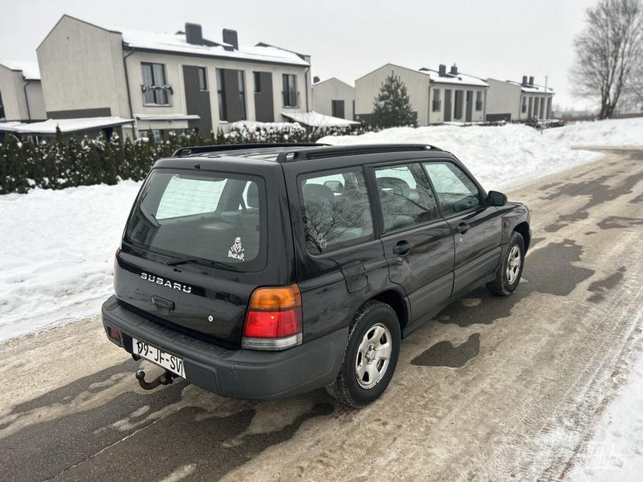 Black Subaru Forester 2000 in Vilnius, with an engine capacity of 2.00 L and mileage of 340 thousand km for 1950 €, photo 2 on AUTOMOTO.COM.LV
