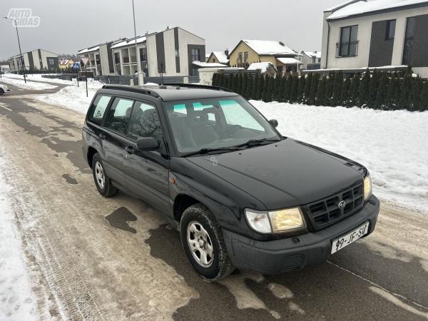 Black Subaru Forester 2000 in Vilnius, with an engine capacity of 2.00 L and mileage of 340 thousand km for 1950 €, photo 3 on AUTOMOTO.COM.LV