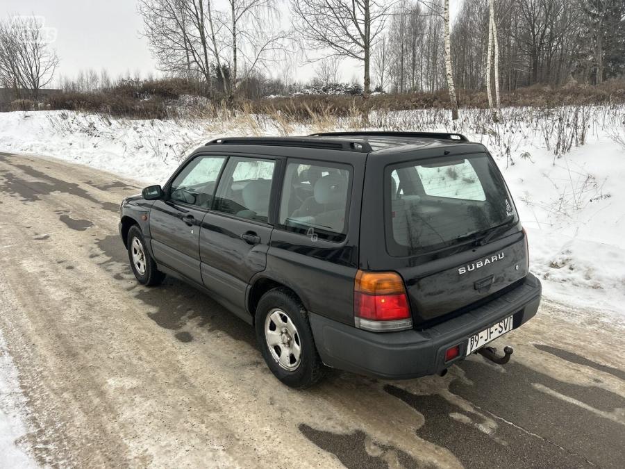 Black Subaru Forester 2000 in Vilnius, with an engine capacity of 2.00 L and mileage of 340 thousand km for 1950 €, photo 4 on AUTOMOTO.COM.LV