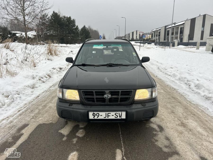 Black Subaru Forester 2000 in Vilnius, with an engine capacity of 2.00 L and mileage of 340 thousand km for 1950 €, photo 5 on AUTOMOTO.COM.LV
