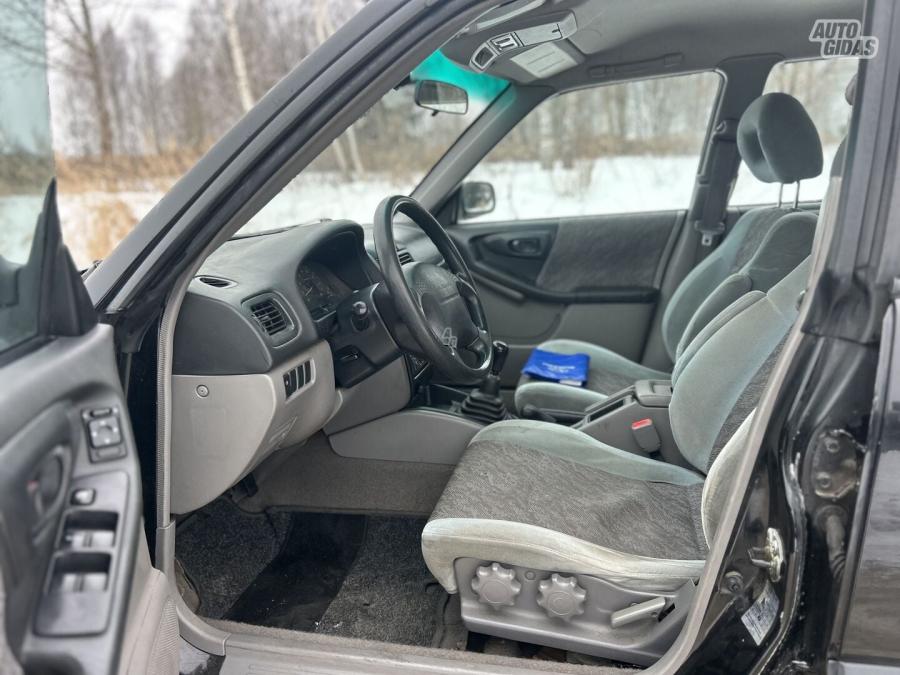 Black Subaru Forester 2000 in Vilnius, with an engine capacity of 2.00 L and mileage of 340 thousand km for 1950 €, photo 8 on AUTOMOTO.COM.LV