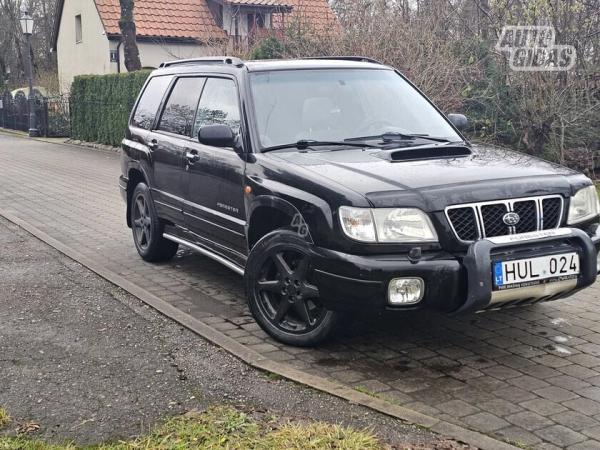 Melns Subaru Forester 2001 Šilutė, ar dzinēja tilpumu 2.00 L un nobraukumu 300 tūkst. km par 2600 €, foto 1 vietnē AUTOMOTO.COM.LV