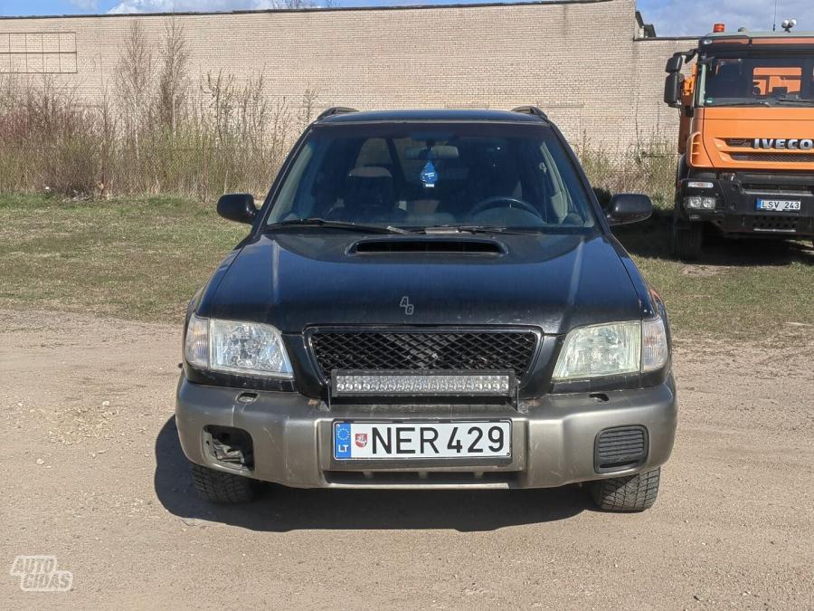 Melns Subaru Forester 2001 Šilutė, ar dzinēja tilpumu 2.00 L un nobraukumu 360 tūkst. km par 1350 €, foto 3 vietnē AUTOMOTO.COM.LV