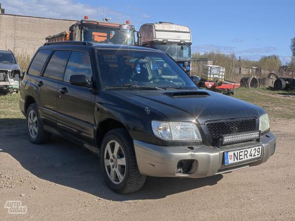 Black Subaru Forester 2001 in Silute, with an engine capacity of 2.00 L and mileage of 360 thousand km for 1350 €, photo 3 on AUTOMOTO.COM.LV