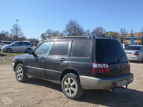 Black Subaru Forester 2001 in Silute, with an engine capacity of 2.00 L and mileage of 360 thousand km for 1350 €, photo 6 on AUTOMOTO.COM.LV