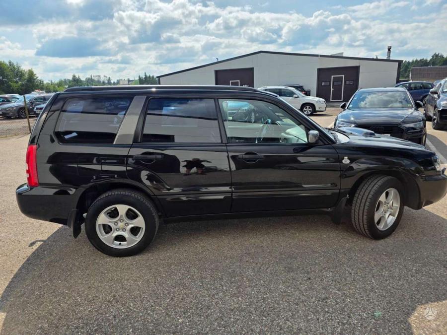 Black Subaru Forester 2004 in Utena, with an engine capacity of 1.99 L and mileage of 270 thousand km for 4850 €, photo 3 on AUTOMOTO.COM.LV