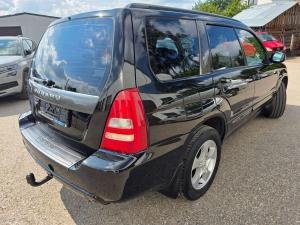 Black Subaru Forester 2004 in Utena, with an engine capacity of 1.99 L and mileage of 270 thousand km for 4850 €, photo 4 on AUTOMOTO.COM.LV