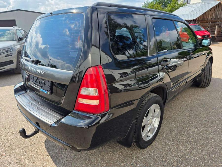 Black Subaru Forester 2004 in Utena, with an engine capacity of 1.99 L and mileage of 270 thousand km for 4850 €, photo 4 on AUTOMOTO.COM.LV