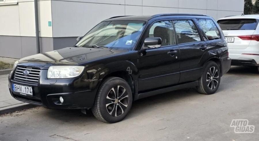 Black Subaru Forester 2005 in Vilnius, with an engine capacity of 2.00 L and mileage of 190 thousand km for 2500 €, photo 3 on AUTOMOTO.COM.LV
