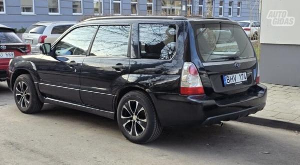 Black Subaru Forester 2005 in Vilnius, with an engine capacity of 2.00 L and mileage of 190 thousand km for 2500 €, photo 3 on AUTOMOTO.COM.LV